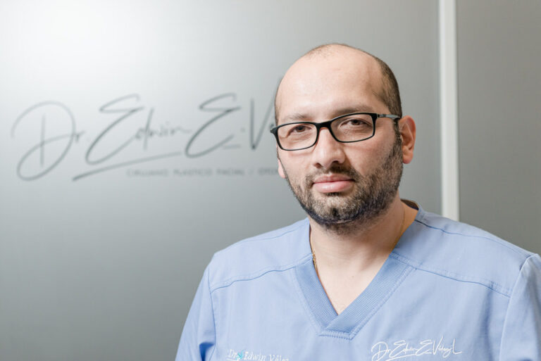Conoce nuestro equipo - Dr. Edwin Vélez, Cirujano Plástico Facial y...